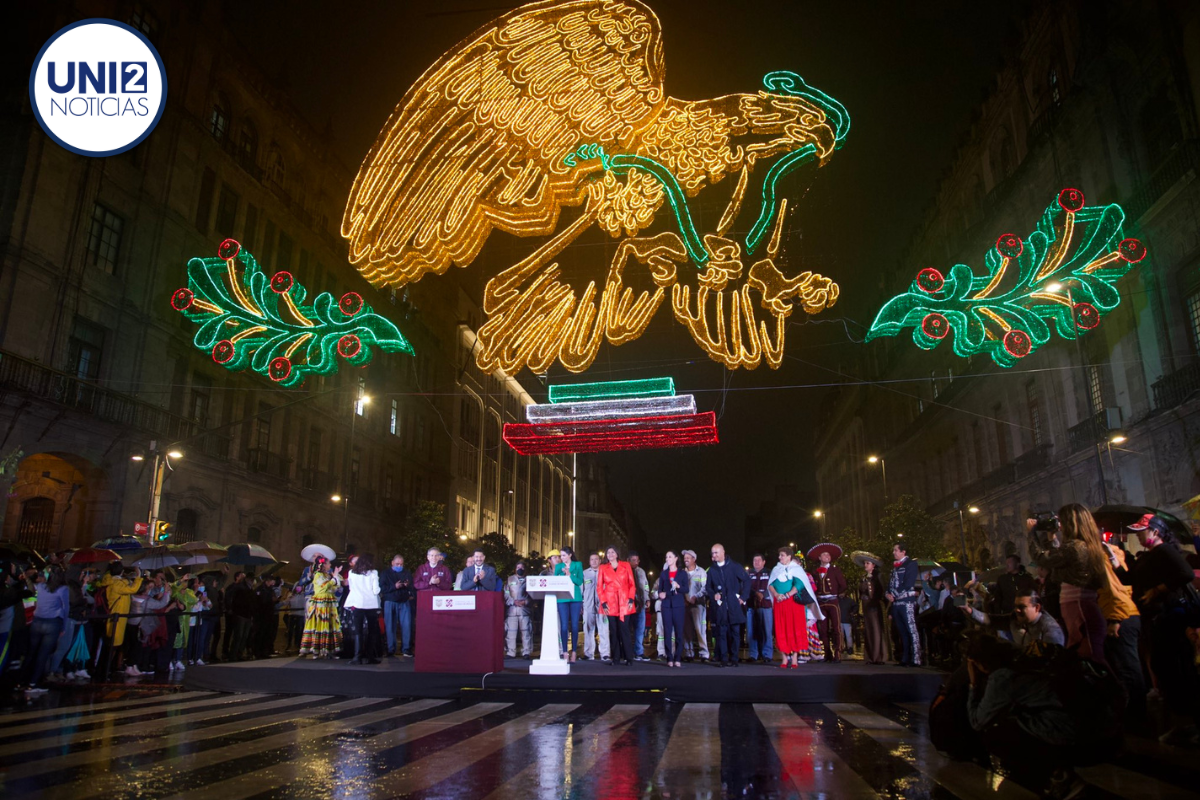 ¡Se hizo la luz! Encienden el Zócalo capitalino con motivo de las Fiestas Patrias - Uni2Noticias